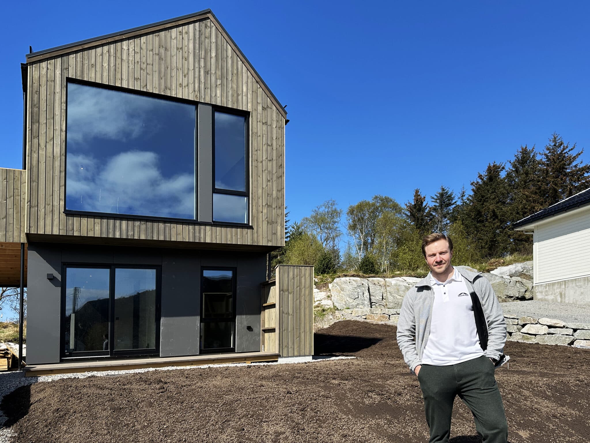 Stilrent og solid - med Fibo veggpanel på alle bad